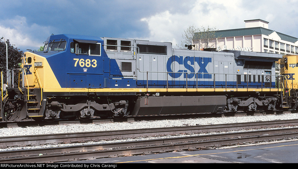 CSXT 7683 on Q317-06